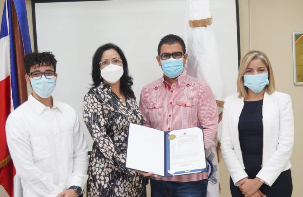 ONAPI entrega certificados de tres nuevas patentes nacionales