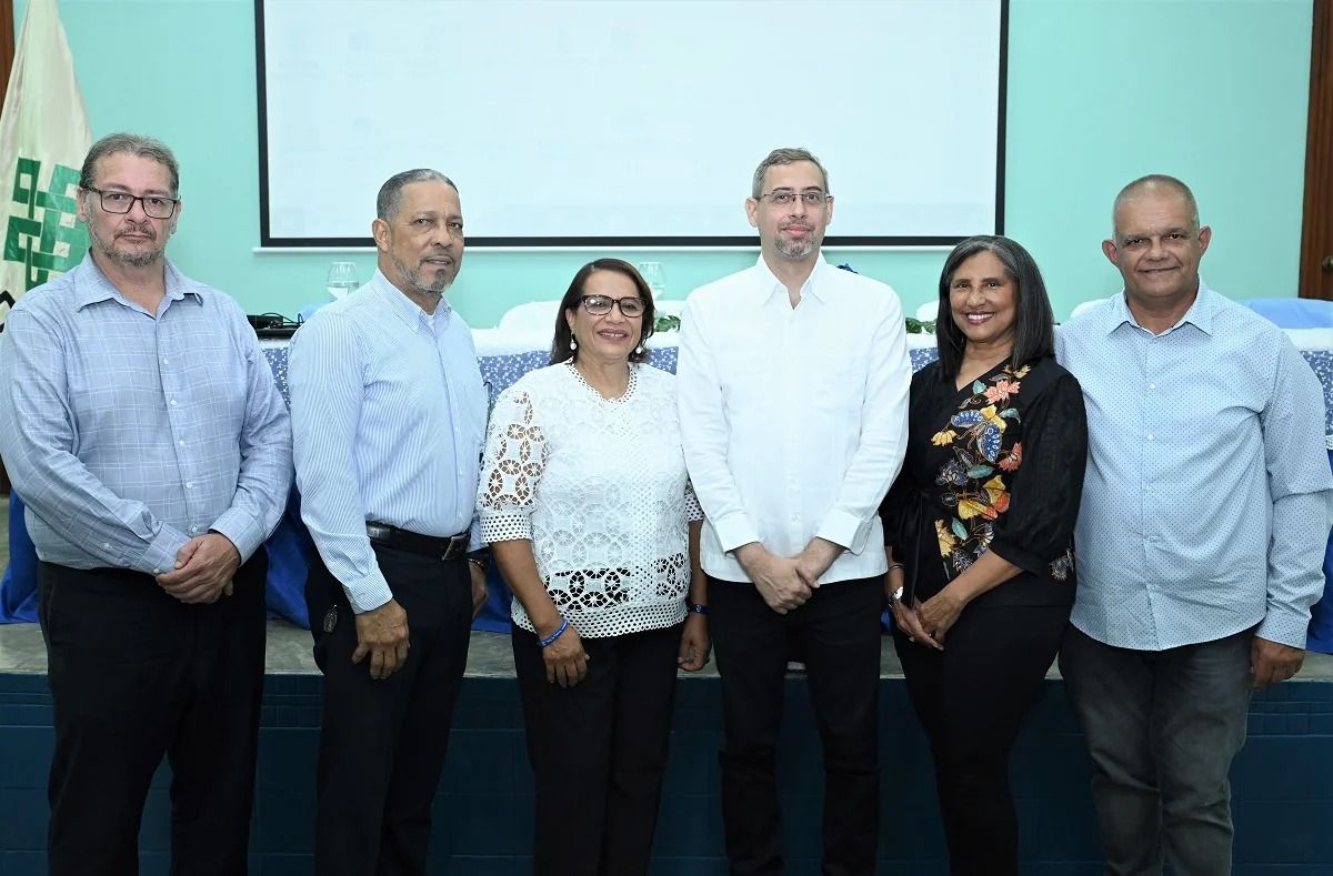 IDDI e INTEC presentan prototipo desalinizador termo-solar construido ...